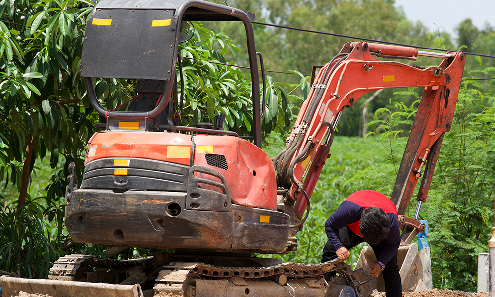 10 tips for safely operating heavy machinery - Construction Machinery ...